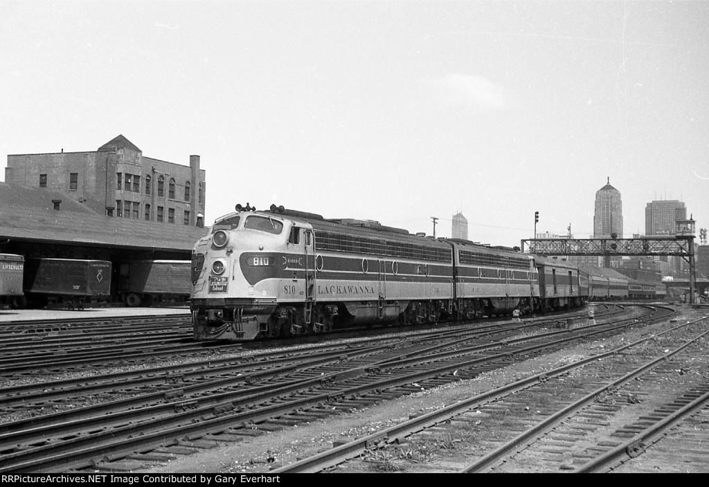 EL E8A #810 - Erie Lackawanna
